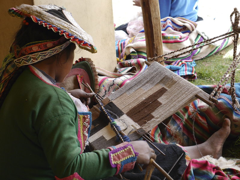On the Cloth Road in Peru: The Pitumarca Weavers - ClothRoads