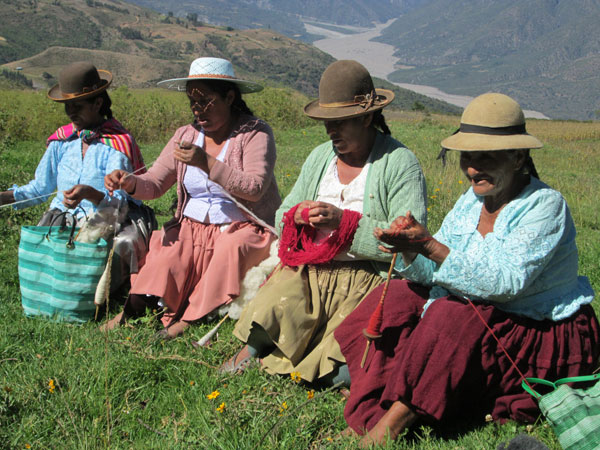Spinzilla: Bolivian Team Competes in Hand Spinning - ClothRoads