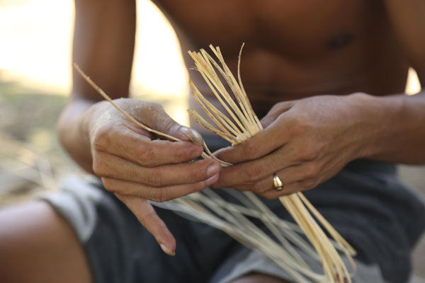 A Traditional Rattan Basket Carries a Load - ClothRoads